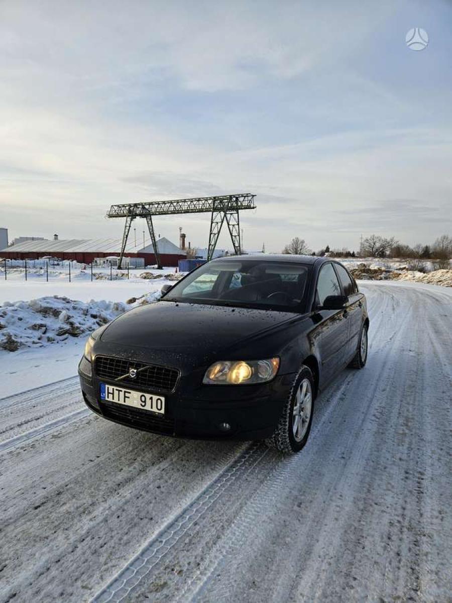 Black Volvo S40 2006 in Trakai, with an engine capacity of 1.56 L and mileage of 297 thousand km for 1250 €, photo 3 on AUTOMOTO.COM.LV