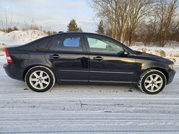 Black Volvo S40 2006 in Trakai, with an engine capacity of 1.56 L and mileage of 297 thousand km for 1250 €, photo 4 on AUTOMOTO.COM.LV
