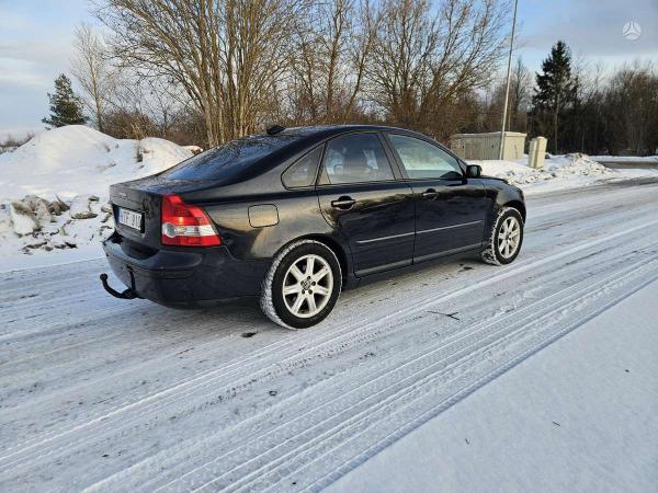 Black Volvo S40 2006 in Trakai, with an engine capacity of 1.56 L and mileage of 297 thousand km for 1250 €, photo 5 on AUTOMOTO.COM.LV
