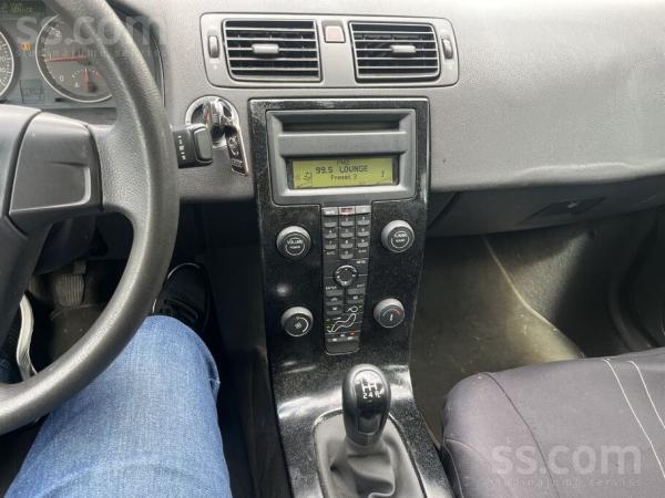 Черный Вольво С40 2006 в Елгава, объемом двигателя 1.60 л и пробегом 302 тыс. км за 1680 €, фото 7 на AUTOMOTO.COM.LV