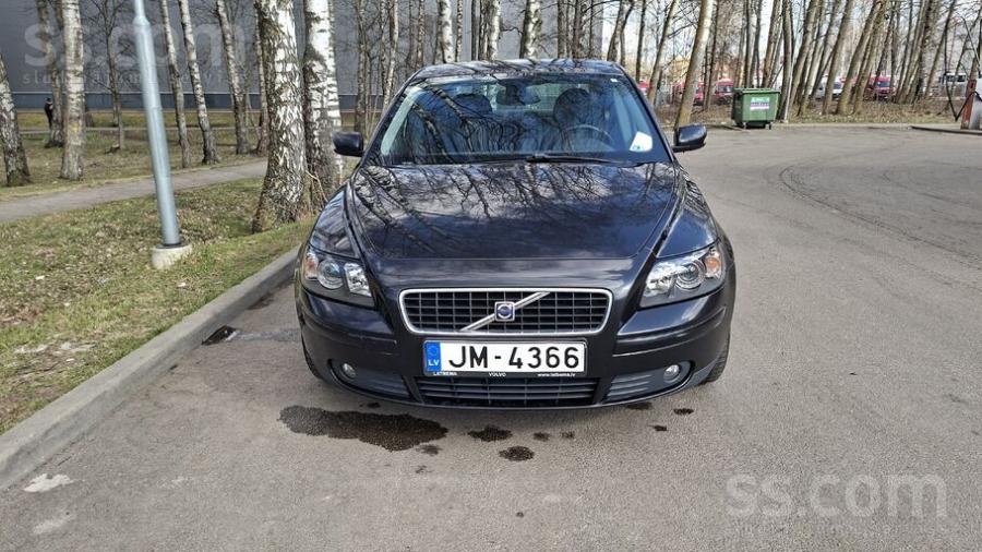 Black Volvo S40 2006 in Riga, with an engine capacity of 2.00 L and mileage of 312 thousand km for 2000 €, photo 4 on AUTOMOTO.COM.LV