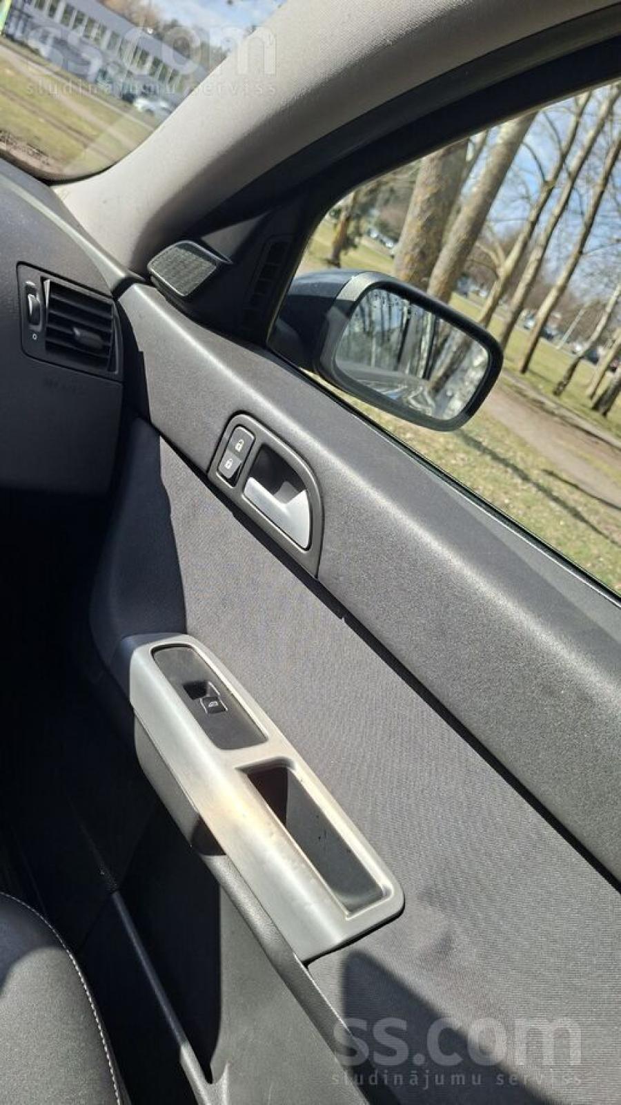 Black Volvo S40 2006 in Riga, with an engine capacity of 2.00 L and mileage of 312 thousand km for 2000 €, photo 11 on AUTOMOTO.COM.LV