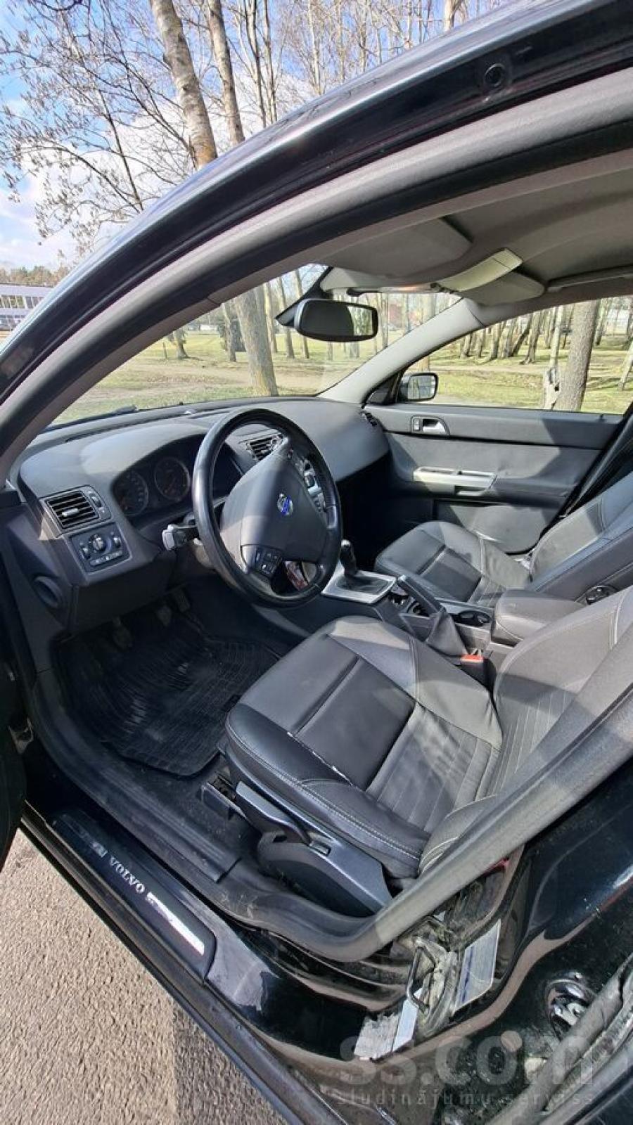 Black Volvo S40 2006 in Riga, with an engine capacity of 2.00 L and mileage of 312 thousand km for 2000 €, photo 12 on AUTOMOTO.COM.LV