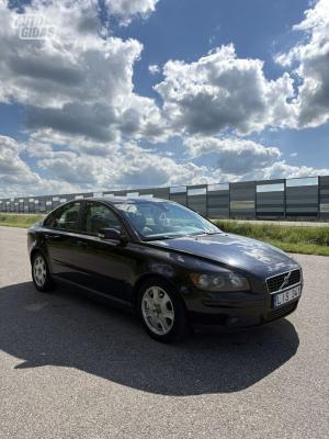Black Volvo S40 2006 in Kalvarija, with an engine capacity of 1.80 L and mileage of 310 thousand km for 1500 €, photo 3 on AUTOMOTO.COM.LV