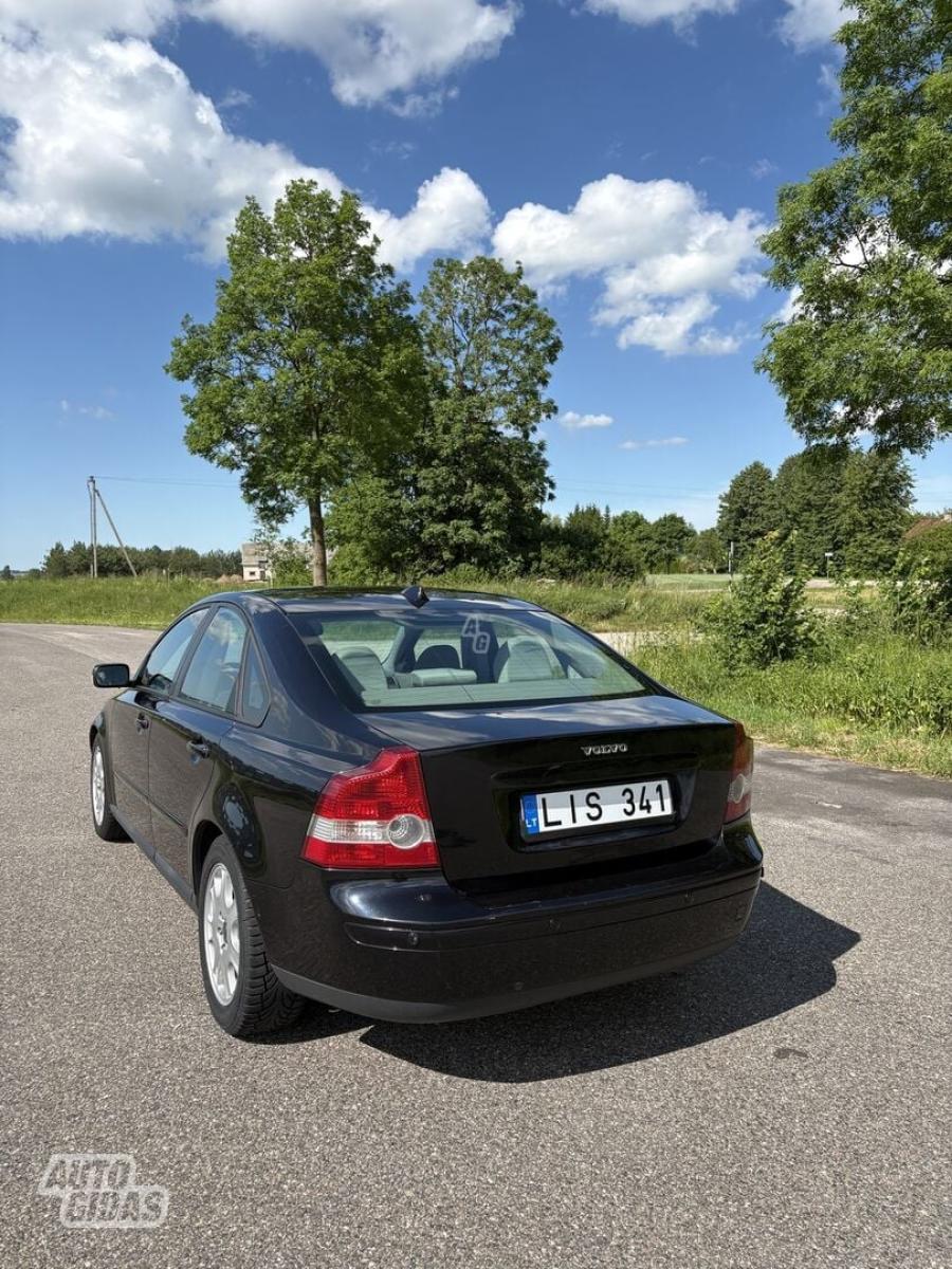 Black Volvo S40 2006 in Kalvarija, with an engine capacity of 1.80 L and mileage of 310 thousand km for 1500 €, photo 6 on AUTOMOTO.COM.LV