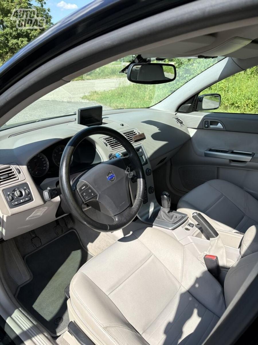 Black Volvo S40 2006 in Kalvarija, with an engine capacity of 1.80 L and mileage of 310 thousand km for 1500 €, photo 7 on AUTOMOTO.COM.LV