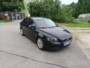 Melns Volvo S40 2006 Rīga, ar dzinēja tilpumu 2.40 L un nobraukumu 249 tūkst. km par 1300 €, foto  vietnē AUTOMOTO.COM.LV