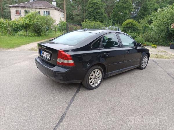 Black Volvo S40 2006 in Riga, with an engine capacity of 2.40 L and mileage of 249 thousand km for 1300 €, photo 2 on AUTOMOTO.COM.LV