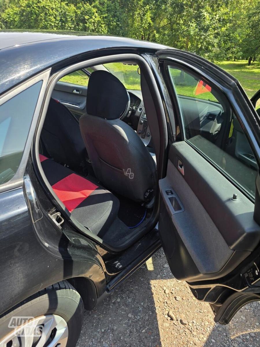 Melns Volvo S40 2006 Kauņa, ar dzinēja tilpumu 1.60 L un nobraukumu 243 tūkst. km par 2300 €, foto 8 vietnē AUTOMOTO.COM.LV