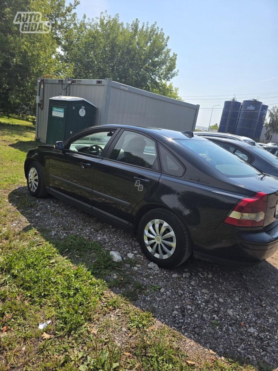 Melns Volvo S40 2006 Kauņa, ar dzinēja tilpumu 1.60 L un nobraukumu 243 tūkst. km par 2300 €, foto 9 vietnē AUTOMOTO.COM.LV