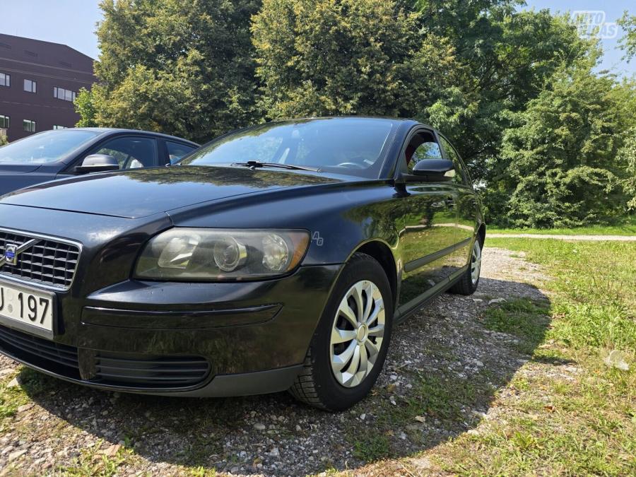 Melns Volvo S40 2006 Kauņa, ar dzinēja tilpumu 1.60 L un nobraukumu 243 tūkst. km par 2300 €, foto 10 vietnē AUTOMOTO.COM.LV