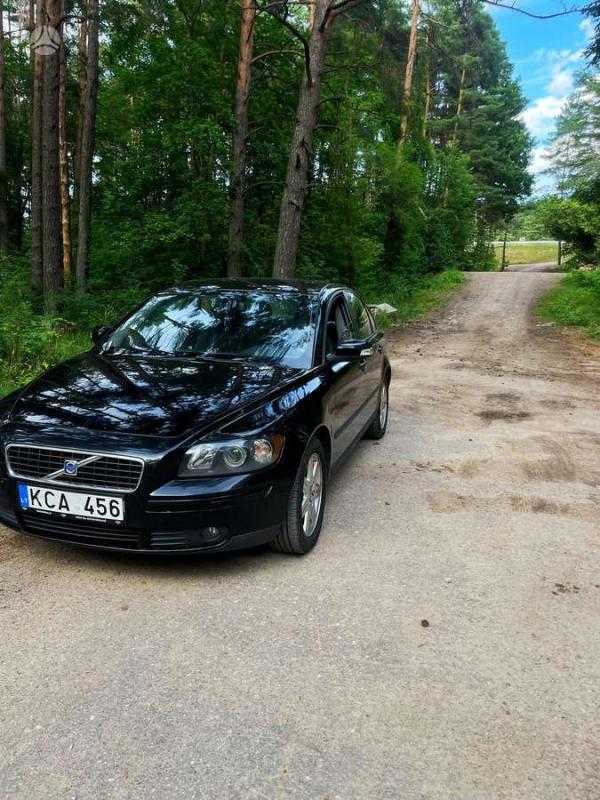 Melns Volvo S40 2006 Kauņa, ar dzinēja tilpumu 1.56 L un nobraukumu 332 tūkst. km par 1700 €, foto 3 vietnē AUTOMOTO.COM.LV