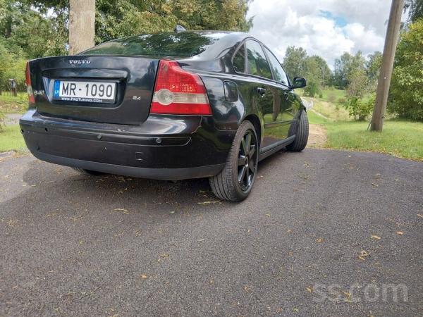 Black Volvo S40 2006 in Ogre, with an engine capacity of 2.40 L and mileage of 250 thousand km for 750 €, photo 3 on AUTOMOTO.COM.LV