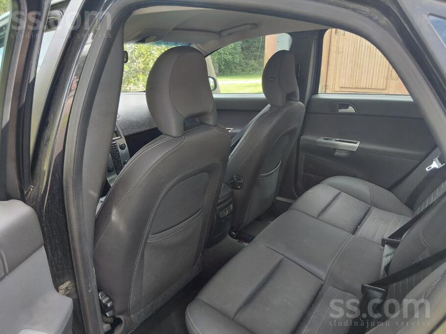 Black Volvo S40 2006 in Ogre, with an engine capacity of 2.40 L and mileage of 250 thousand km for 750 €, photo 5 on AUTOMOTO.COM.LV