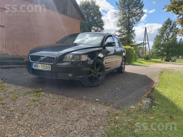 Black Volvo S40 2006 in Ogre, with an engine capacity of 2.40 L and mileage of 250 thousand km for 750 €, photo 6 on AUTOMOTO.COM.LV