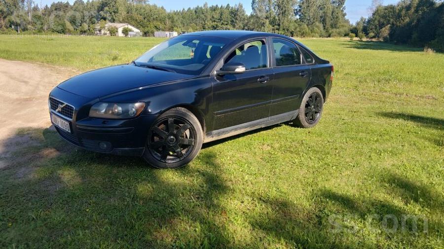 Black Volvo S40 2006 in Ogre, with an engine capacity of 2.40 L and mileage of 250 thousand km for 750 €, photo 7 on AUTOMOTO.COM.LV