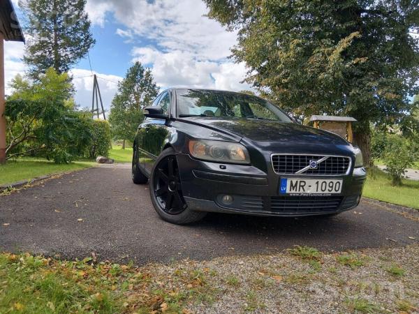 Black Volvo S40 2006 in Ogre, with an engine capacity of 2.40 L and mileage of 250 thousand km for 750 €, photo 9 on AUTOMOTO.COM.LV