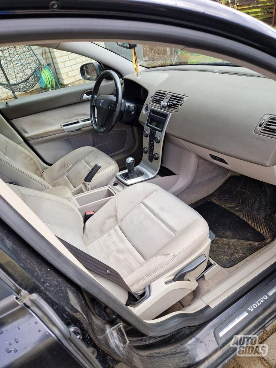 Melns Volvo S40 2006 Plungė, ar dzinēja tilpumu 1.60 L un nobraukumu 228 tūkst. km par 1000 €, foto 6 vietnē AUTOMOTO.COM.LV