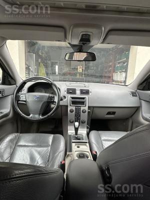 Black Volvo S40 2006 in Riga, with an engine capacity of 2.40 L and mileage of 302 thousand km for 3100 €, photo 11 on AUTOMOTO.COM.LV