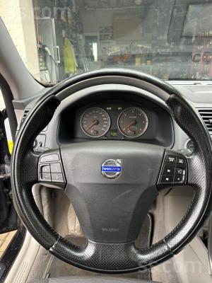 Black Volvo S40 2006 in Riga, with an engine capacity of 2.40 L and mileage of 302 thousand km for 3100 €, photo 12 on AUTOMOTO.COM.LV