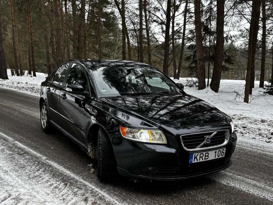 Black Volvo S40 2007 in Vilnius, with an engine capacity of 2.00 L and mileage of 394 thousand km for 2300 €, photo 2 on AUTOMOTO.COM.LV