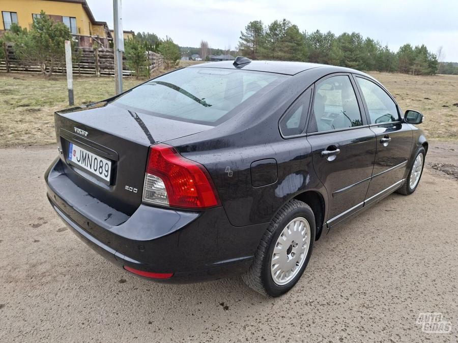 Melns Volvo S40 2007 Klaipėda, ar dzinēja tilpumu 2.00 L un nobraukumu 293 tūkst. km par 2300 €, foto 4 vietnē AUTOMOTO.COM.LV