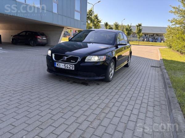 Black Volvo S40 2007 in Jekabpils, with an engine capacity of 1.60 L and mileage of 315 thousand km for 2600 €, photo 1 on AUTOMOTO.COM.LV