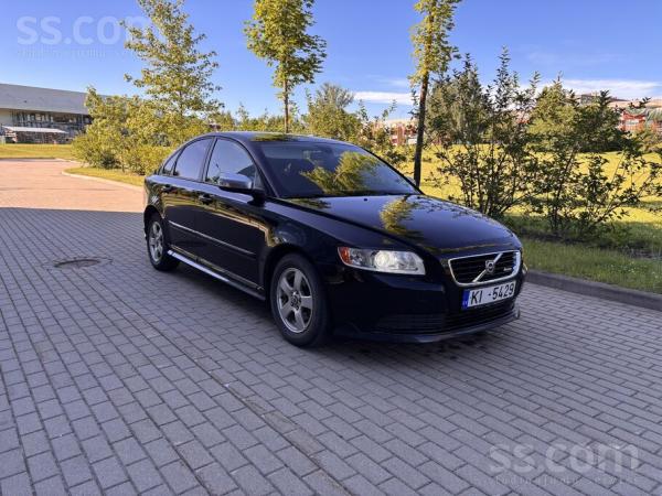 Black Volvo S40 2007 in Jekabpils, with an engine capacity of 1.60 L and mileage of 315 thousand km for 2600 €, photo 2 on AUTOMOTO.COM.LV