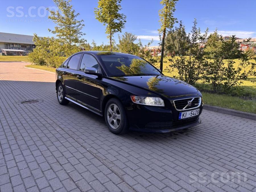 Black Volvo S40 2007 in Jekabpils, with an engine capacity of 1.60 L and mileage of 315 thousand km for 2600 €, photo 3 on AUTOMOTO.COM.LV