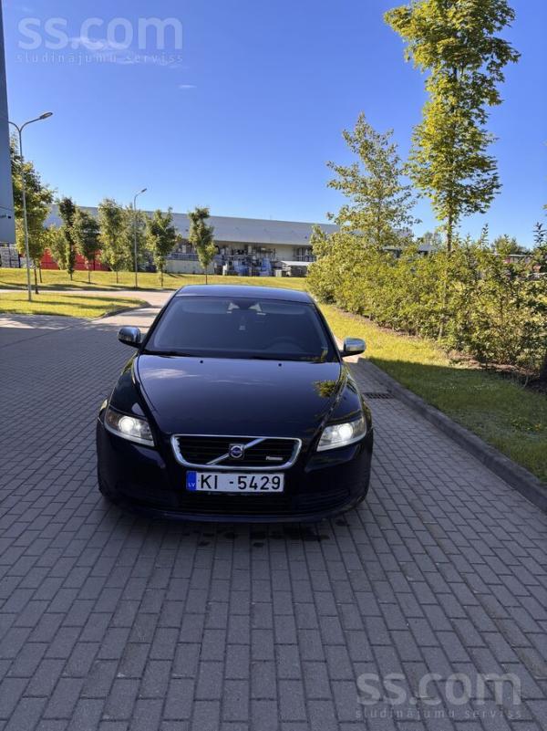 Black Volvo S40 2007 in Jekabpils, with an engine capacity of 1.60 L and mileage of 315 thousand km for 2600 €, photo 3 on AUTOMOTO.COM.LV