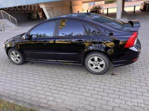 Black Volvo S40 2007 in Jekabpils, with an engine capacity of 1.60 L and mileage of 315 thousand km for 2600 €, photo 5 on AUTOMOTO.COM.LV