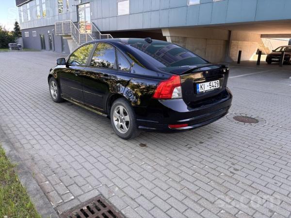 Black Volvo S40 2007 in Jekabpils, with an engine capacity of 1.60 L and mileage of 315 thousand km for 2600 €, photo 5 on AUTOMOTO.COM.LV