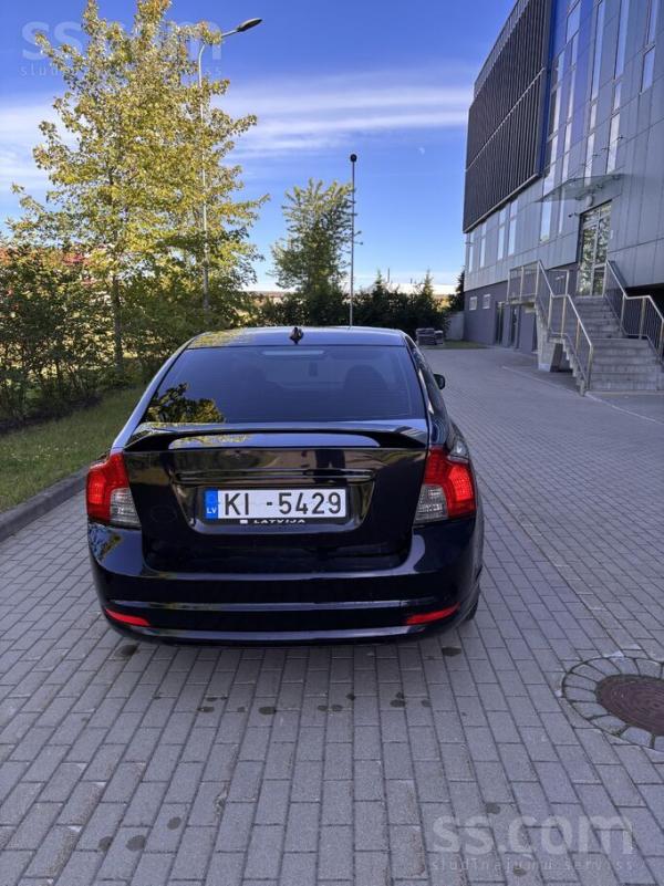 Black Volvo S40 2007 in Jekabpils, with an engine capacity of 1.60 L and mileage of 315 thousand km for 2600 €, photo 7 on AUTOMOTO.COM.LV