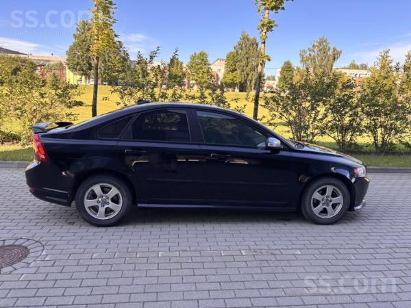 Black Volvo S40 2007 in Jekabpils, with an engine capacity of 1.60 L and mileage of 315 thousand km for 2600 €, photo 8 on AUTOMOTO.COM.LV