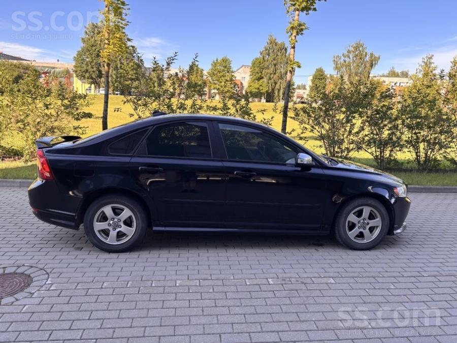 Black Volvo S40 2007 in Jekabpils, with an engine capacity of 1.60 L and mileage of 315 thousand km for 2600 €, photo 9 on AUTOMOTO.COM.LV