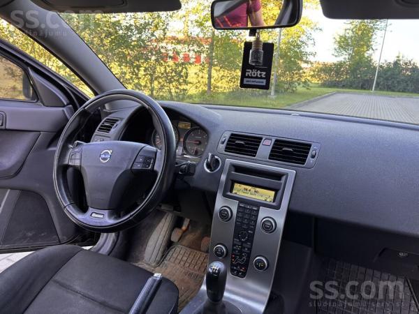 Black Volvo S40 2007 in Jekabpils, with an engine capacity of 1.60 L and mileage of 315 thousand km for 2600 €, photo 9 on AUTOMOTO.COM.LV