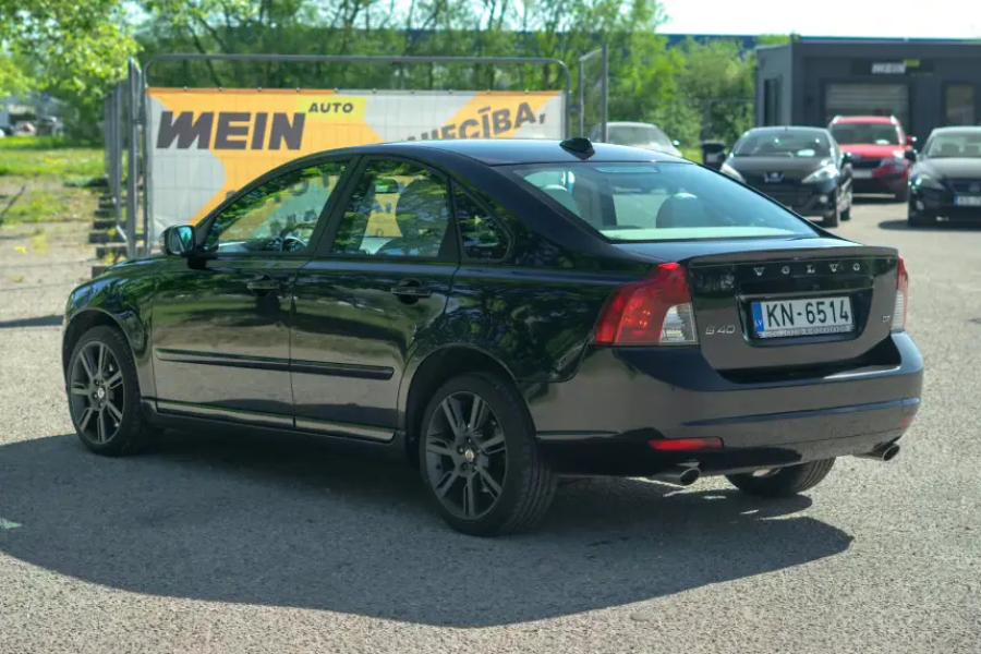 Black Volvo S40 2007 in Liepaja, with an engine capacity of 2.40 L and mileage of 346 thousand km for 3950 €, photo 3 on AUTOMOTO.COM.LV