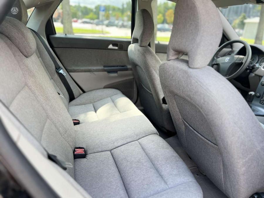 Melns Volvo S40 2007 Viļņa, ar dzinēja tilpumu 1.78 L un nobraukumu 220 tūkst. km par 1190 €, foto 17 vietnē AUTOMOTO.COM.LV