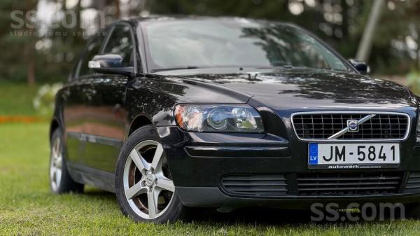 Black Volvo S40 2007 in Cesis, with an engine capacity of 1.60 L and mileage of 194 thousand km for 3250 €, photo 1 on AUTOMOTO.COM.LV