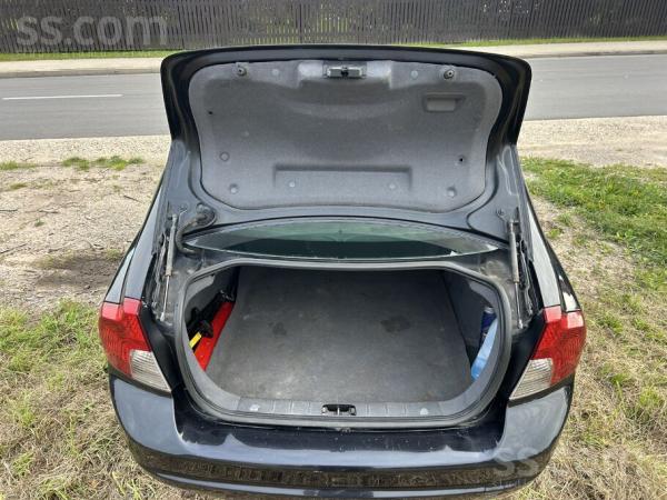 Melns Volvo S40 2007 Kuldīga, ar dzinēja tilpumu 1.60 L un nobraukumu 372 tūkst. km par 1700 €, foto 7 vietnē AUTOMOTO.COM.LV