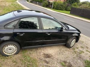 Melns Volvo S40 2007 Kuldīga, ar dzinēja tilpumu 1.60 L un nobraukumu 372 tūkst. km par 1700 €, foto 9 vietnē AUTOMOTO.COM.LV