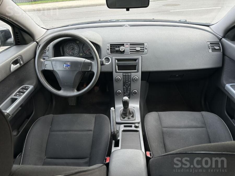 Melns Volvo S40 2007 Kuldīga, ar dzinēja tilpumu 1.60 L un nobraukumu 372 tūkst. km par 1700 €, foto 13 vietnē AUTOMOTO.COM.LV