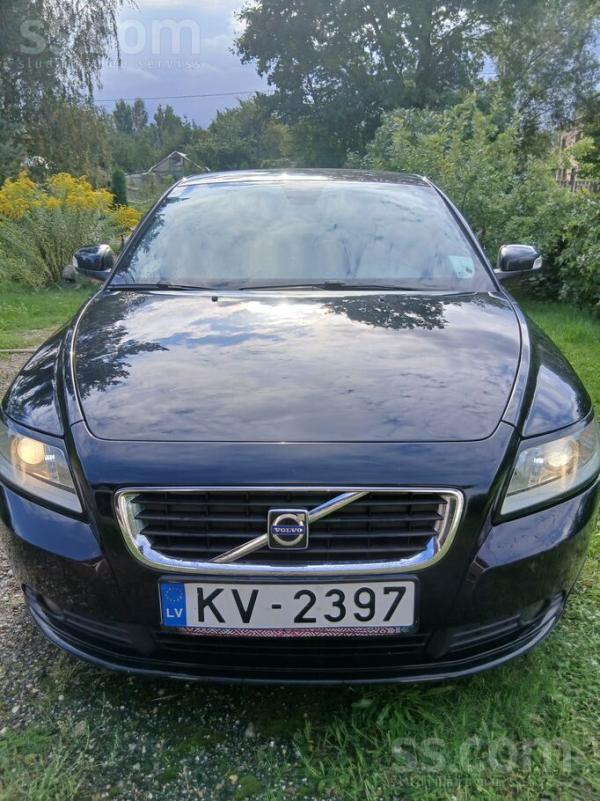 Black Volvo S40 2007 in Riga, with an engine capacity of 2.00 L and mileage of 230 thousand km for 2500 €, photo 1 on AUTOMOTO.COM.LV
