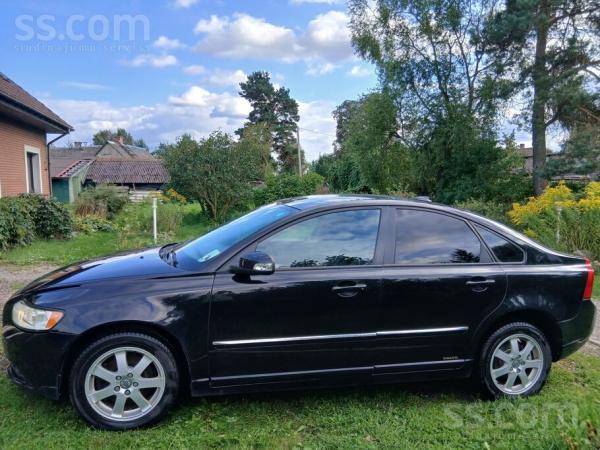 Black Volvo S40 2007 in Riga, with an engine capacity of 2.00 L and mileage of 230 thousand km for 2500 €, photo 3 on AUTOMOTO.COM.LV