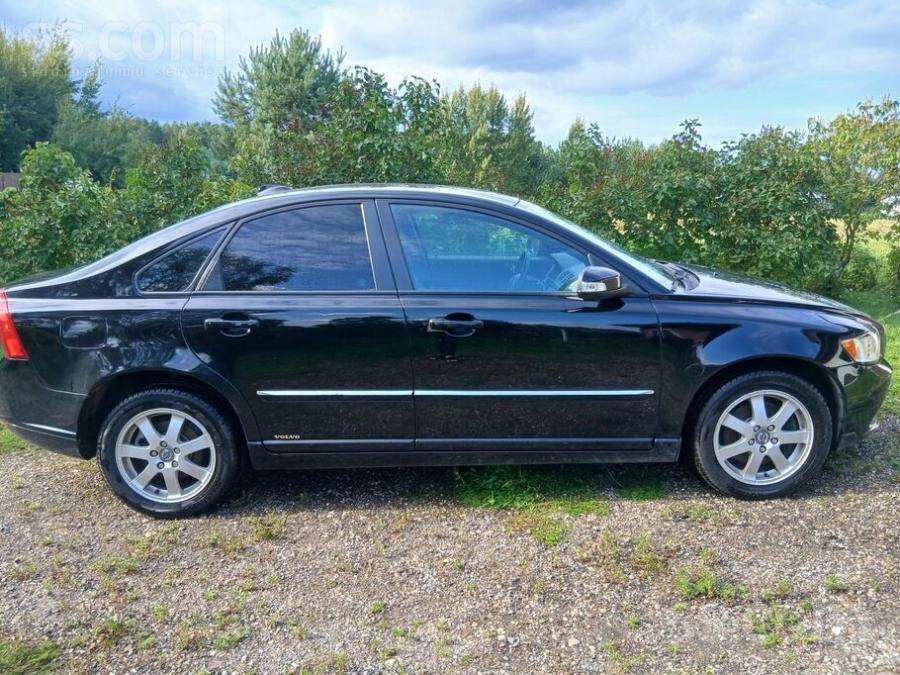 Black Volvo S40 2007 in Riga, with an engine capacity of 2.00 L and mileage of 230 thousand km for 2500 €, photo 4 on AUTOMOTO.COM.LV
