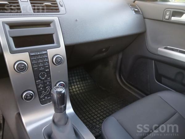 Black Volvo S40 2007 in Riga, with an engine capacity of 2.00 L and mileage of 230 thousand km for 2500 €, photo 6 on AUTOMOTO.COM.LV