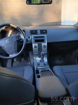 Black Volvo S40 2007 in Riga, with an engine capacity of 2.00 L and mileage of 230 thousand km for 2500 €, photo 7 on AUTOMOTO.COM.LV