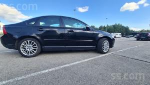 Black Volvo S40 2007 in Riga, with an engine capacity of 1.60 L and mileage of 287 thousand km for 2500 €, photo 3 on AUTOMOTO.COM.LV