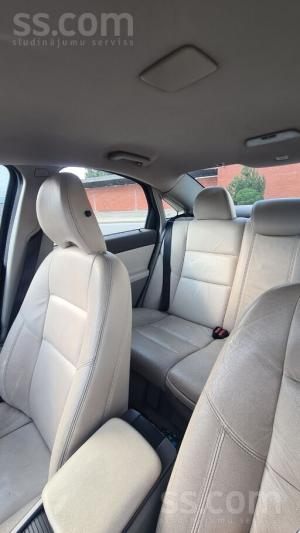 Black Volvo S40 2007 in Riga, with an engine capacity of 1.60 L and mileage of 287 thousand km for 2500 €, photo 8 on AUTOMOTO.COM.LV