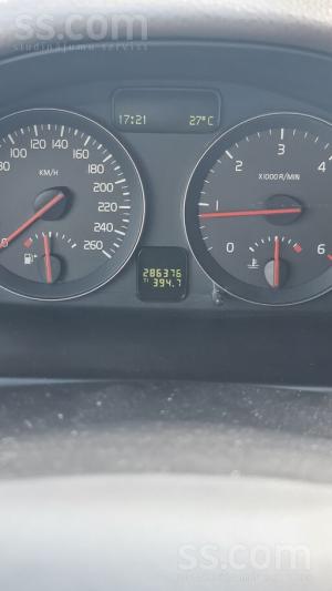 Black Volvo S40 2007 in Riga, with an engine capacity of 1.60 L and mileage of 287 thousand km for 2500 €, photo 10 on AUTOMOTO.COM.LV